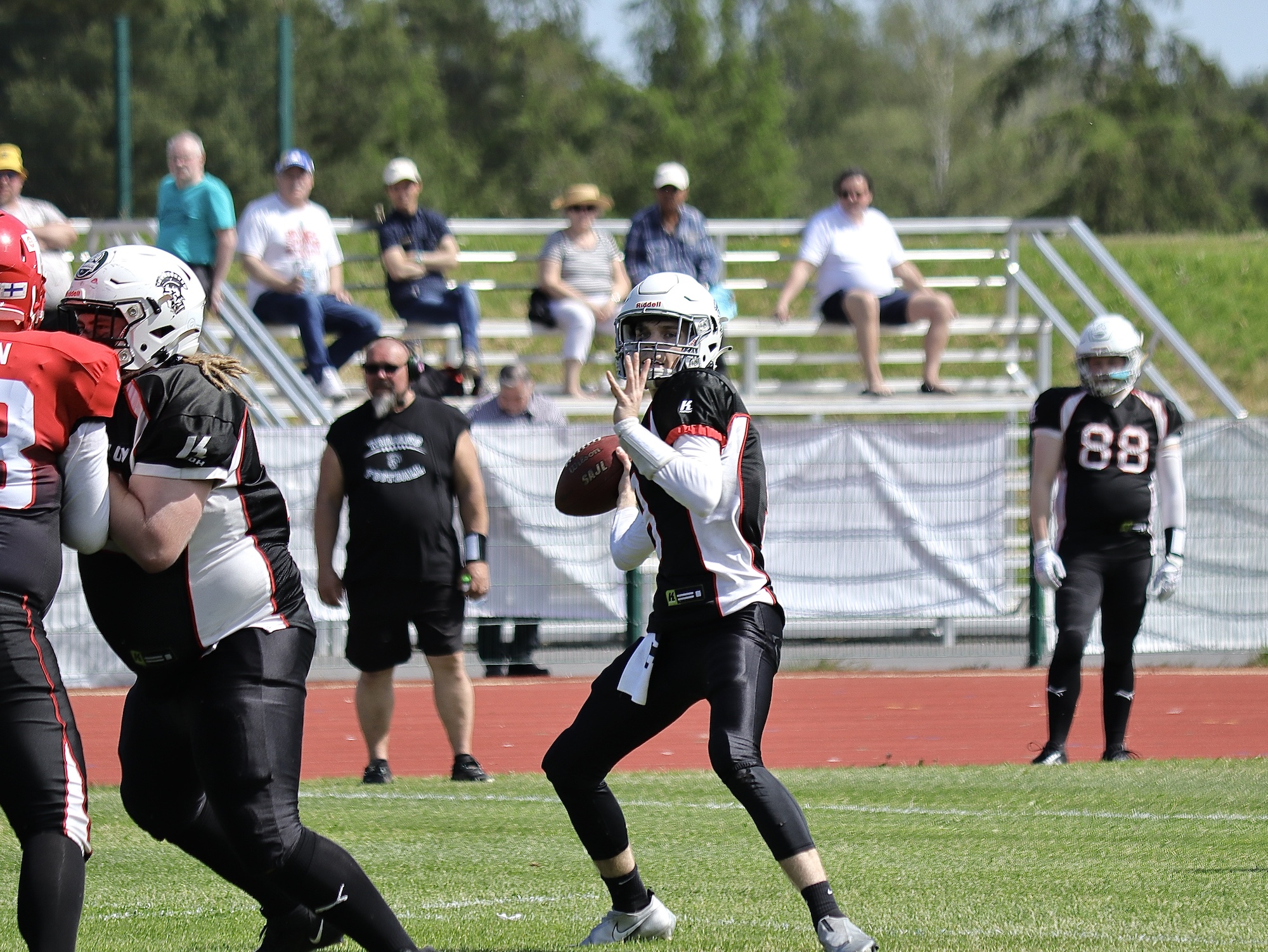 Trojansin miehet aloittivat kautensa murskavoitolla | Turku Trojans