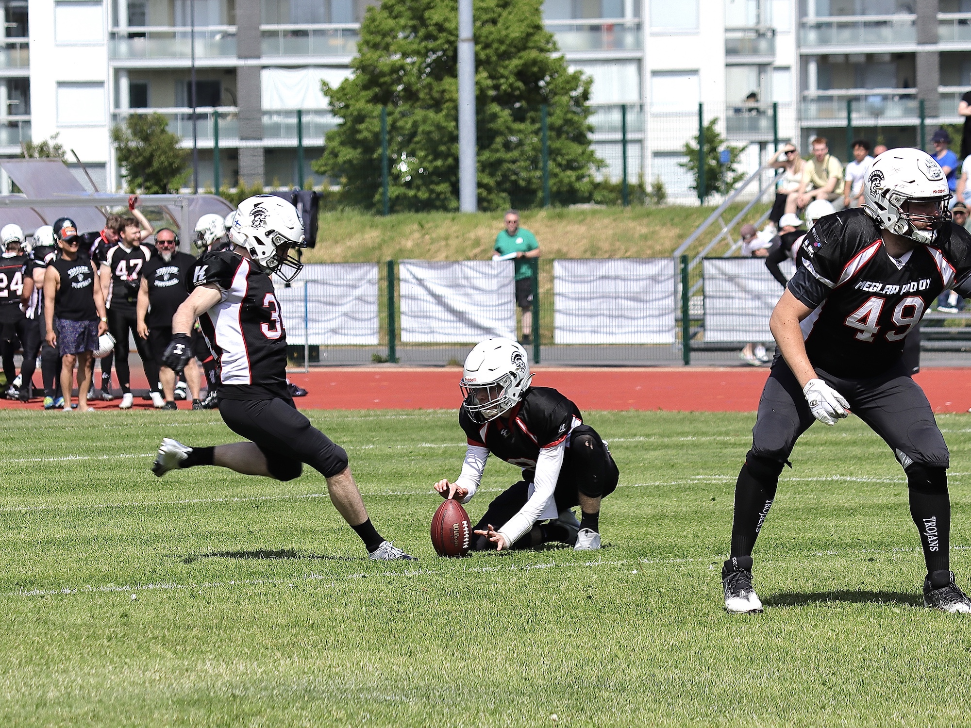 Trojansin miehet aloittivat kautensa murskavoitolla | Turku Trojans